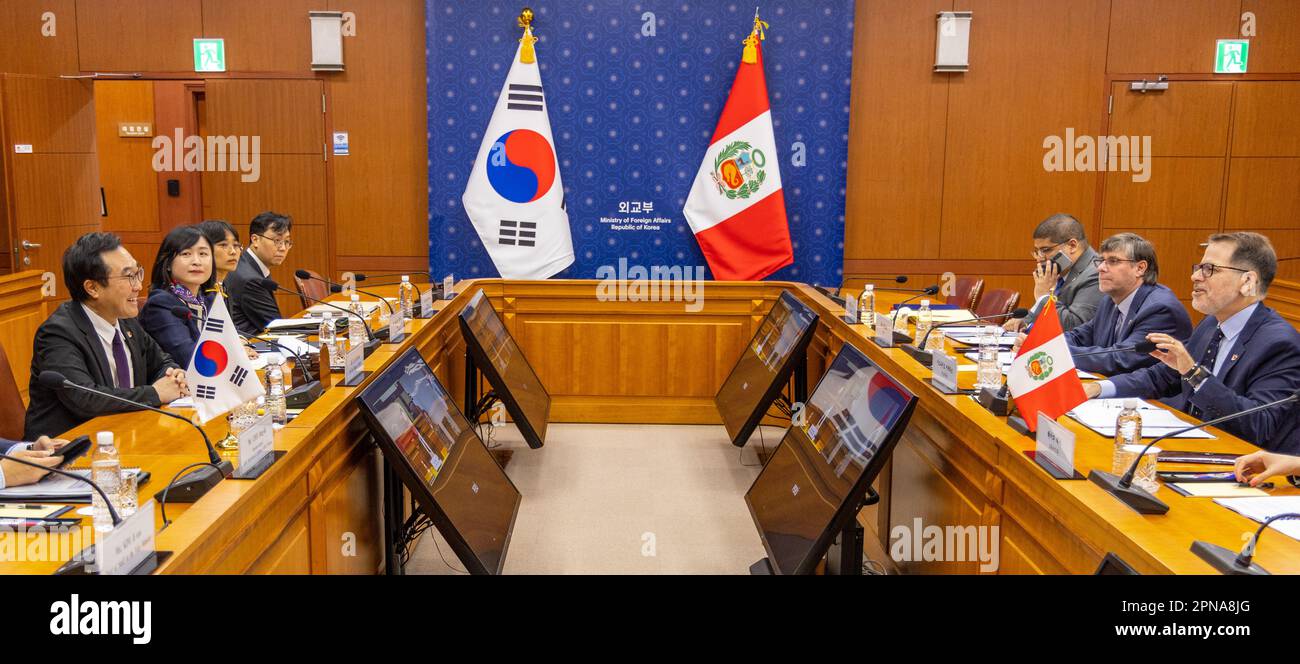 18. April 2023. Südkorea-Peru spricht mit Südkoreas Vizeaußenminister ...
