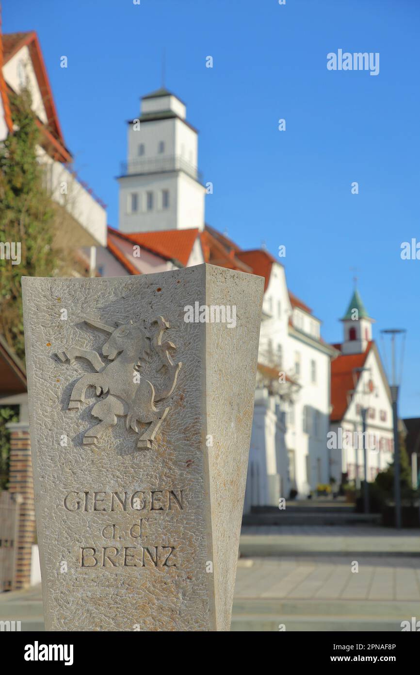 Stadtwappen mit Einhorn in Stein auf dem Postberg mit alter Post und ...
