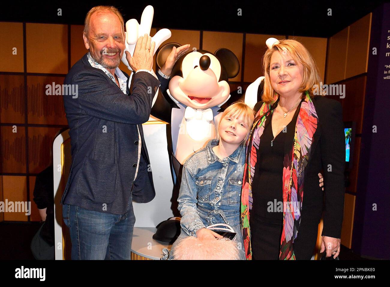 Angela Wiedl und ihre Tochter Angelina Wiedl und sein Ehemann Uwe ...