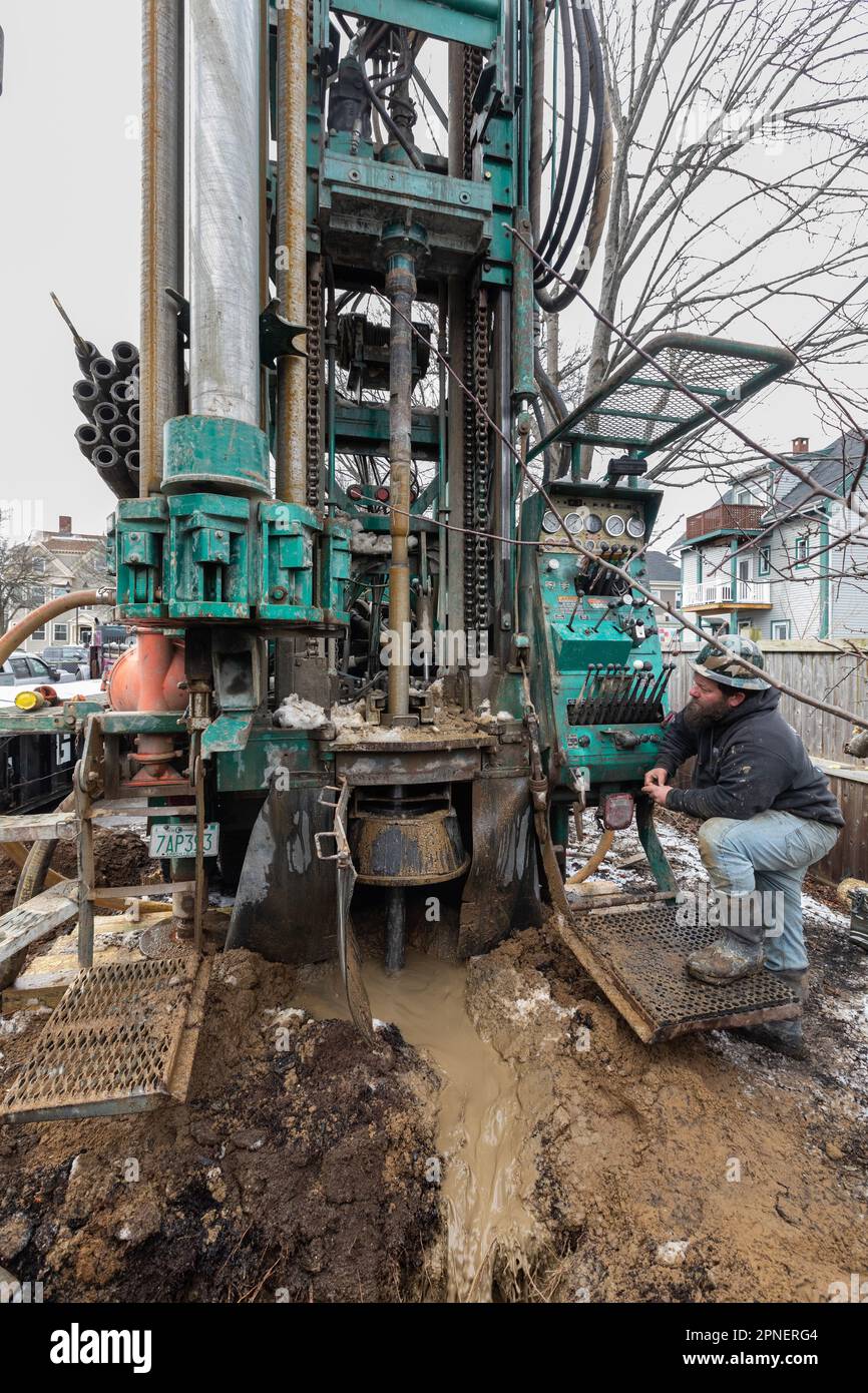 15. März 2023. Beverly, Massachusetts. Installation einer Testgrube zur ...