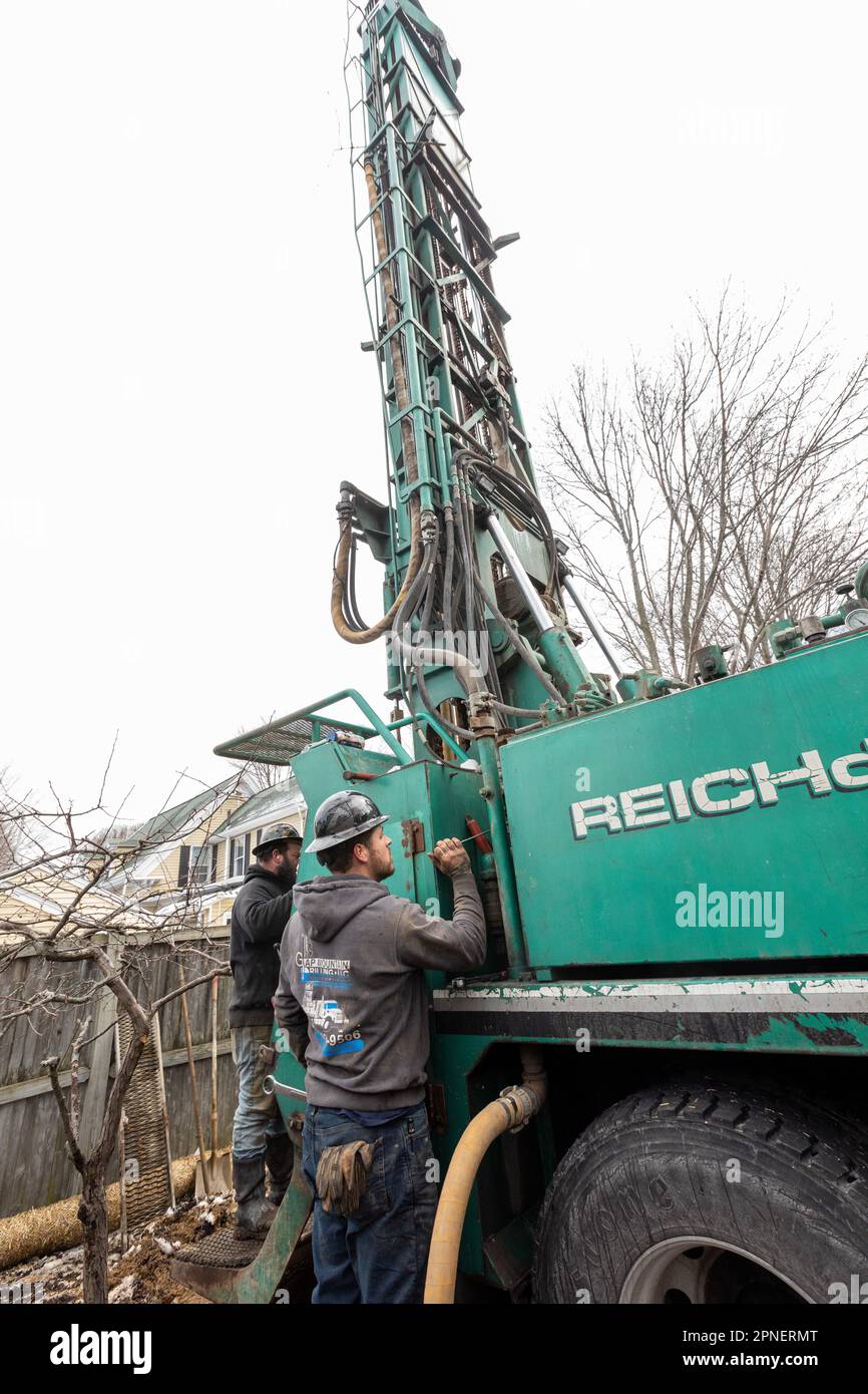 15. März 2023. Beverly, Massachusetts. Installation einer Testgrube zur ...