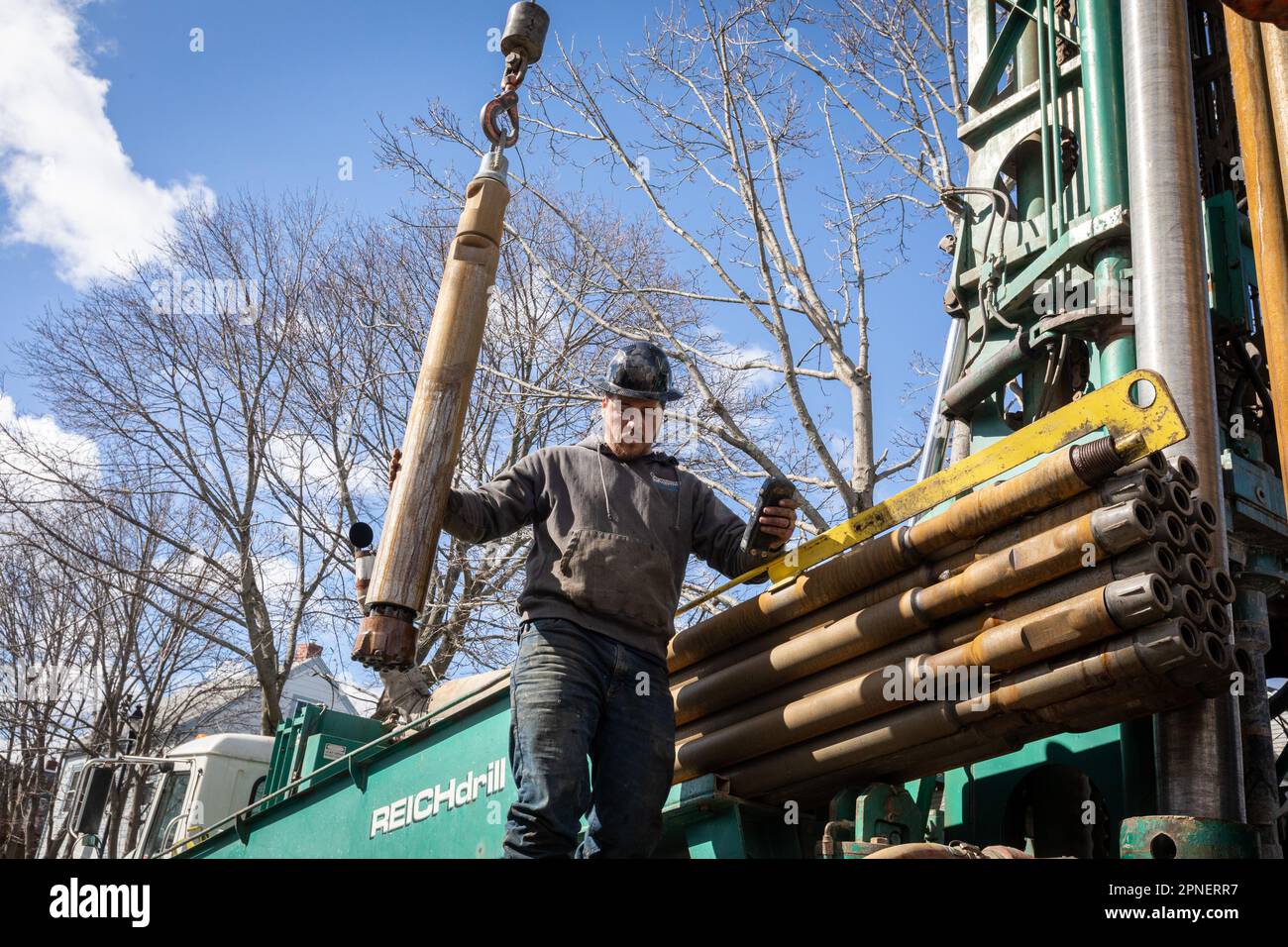 15. März 2023. Beverly, Massachusetts. Installation einer Testgrube zur ...