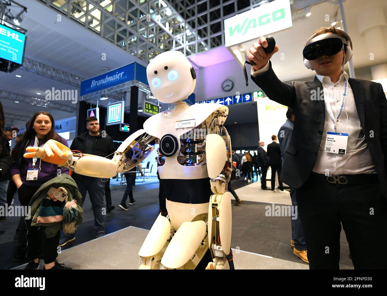 Hannover, Deutschland. 18. April 2023. Ein intelligenter Roboter ...