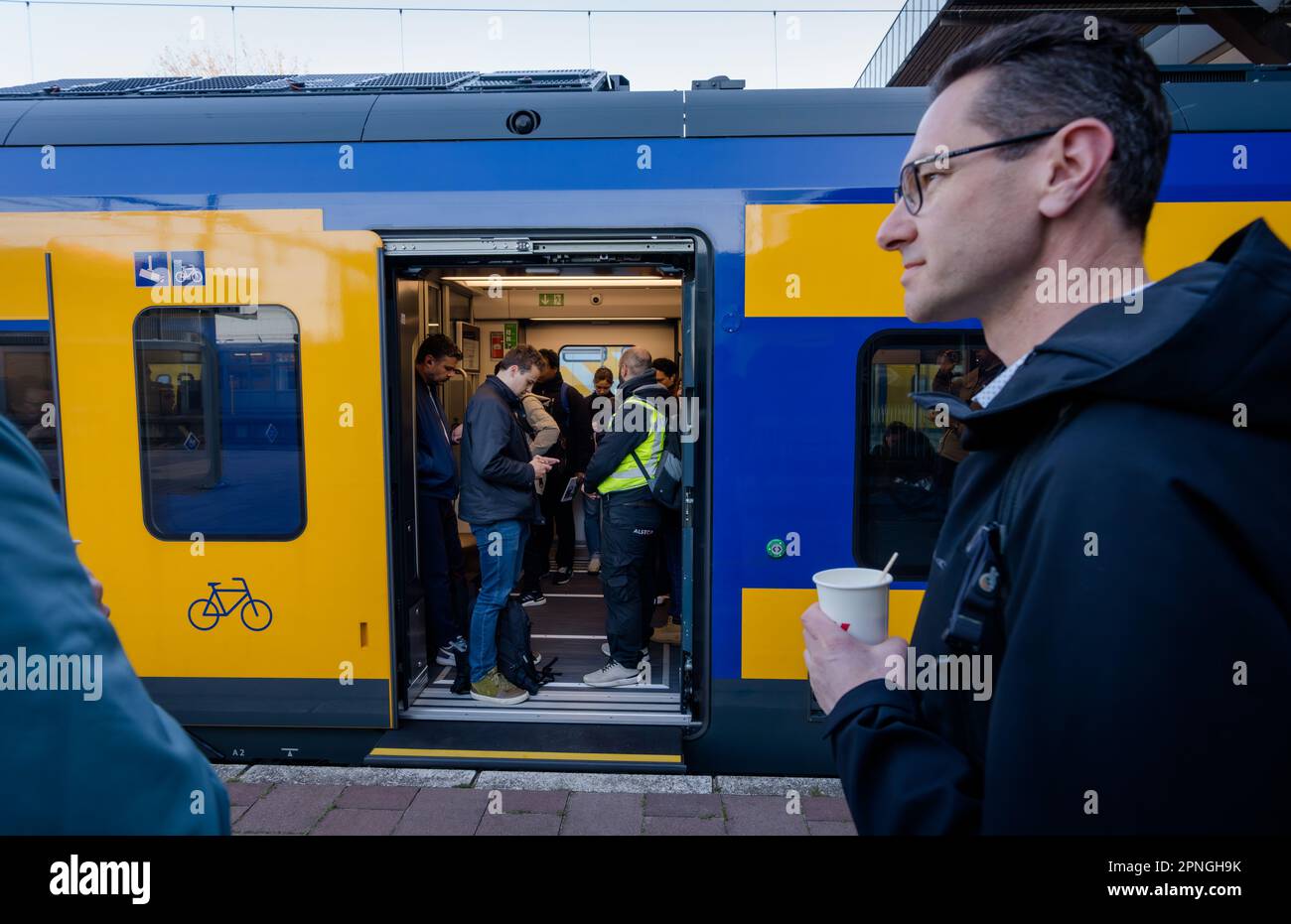 ROTTERDAM - die Intercity New Generation (ICNG) im Zentrum von ...