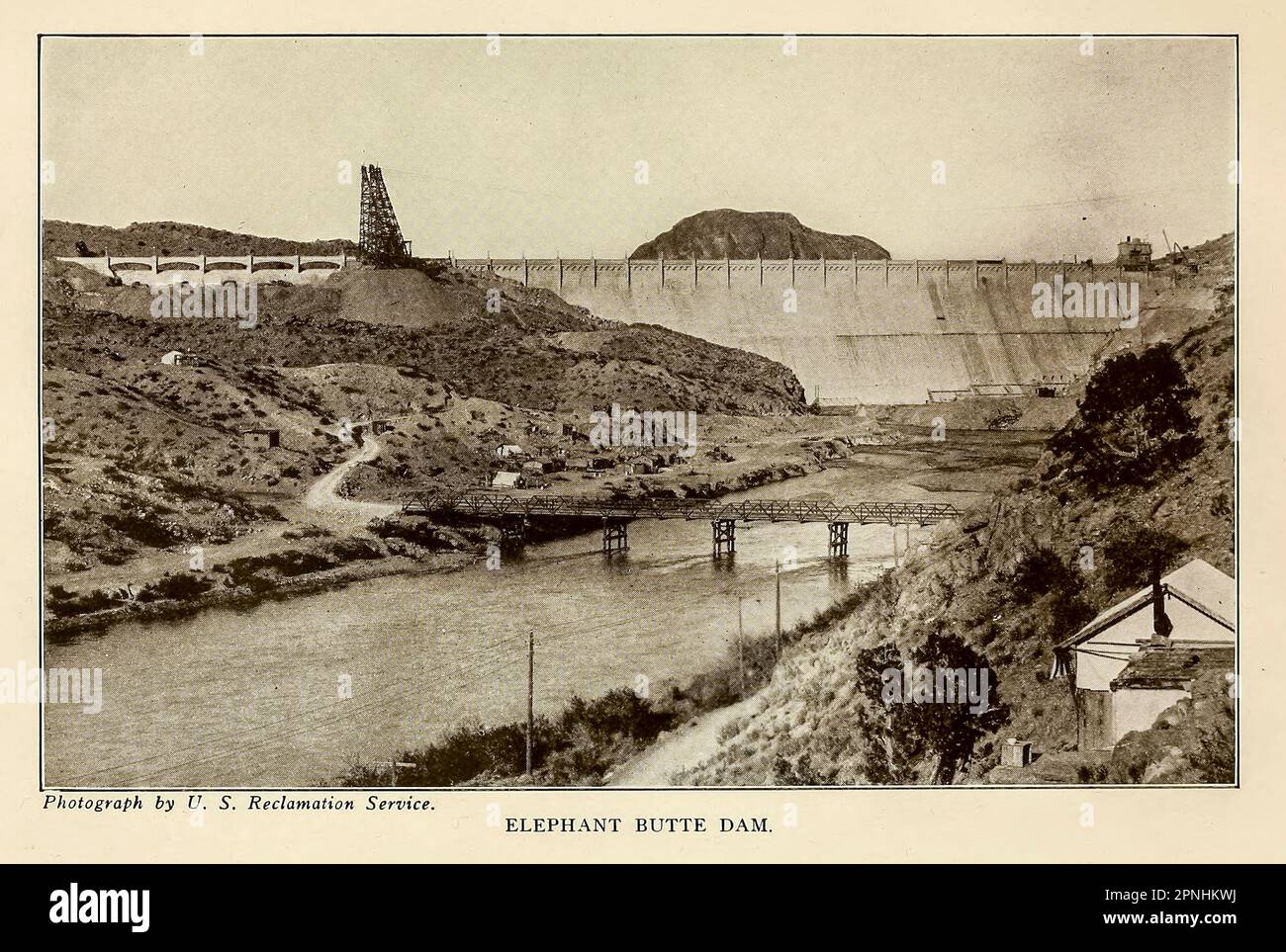 Elephant Butte Dam aus dem Buch „ New Mexico, the Land of the Delight ...