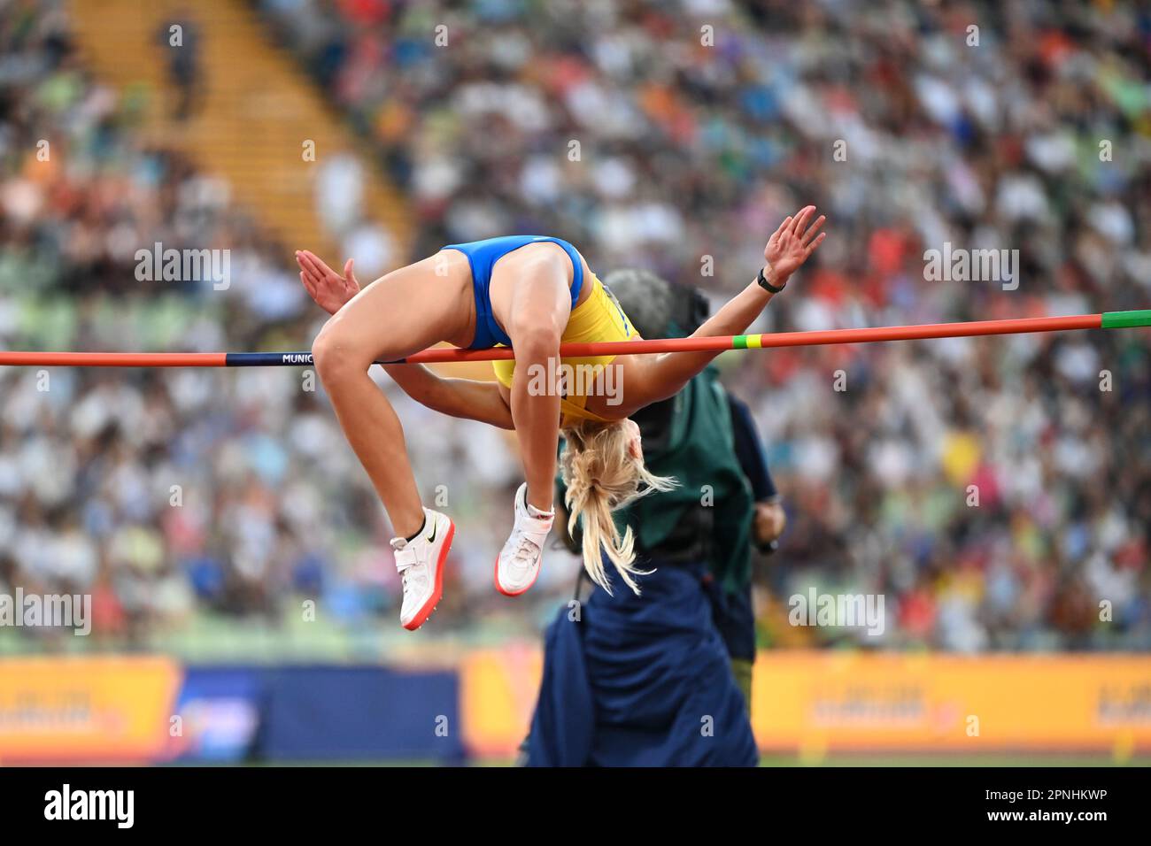 Yuliya levchenko high jump -Fotos und -Bildmaterial in hoher Auflösung ...