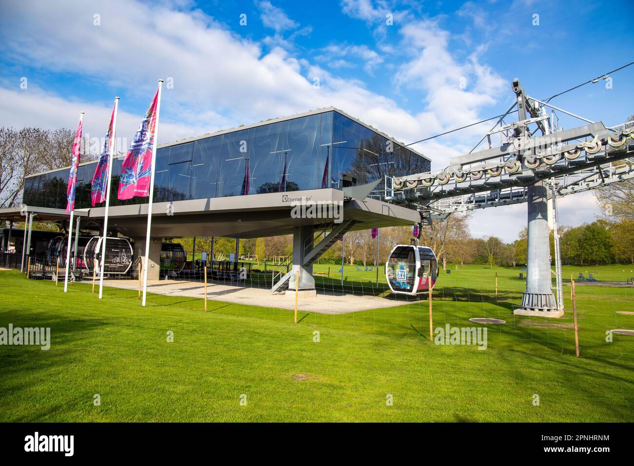 BUGA (Bundesgartenschau) Mannheim 2023: Die Seilbahn verbindet die beiden Messegelände ...