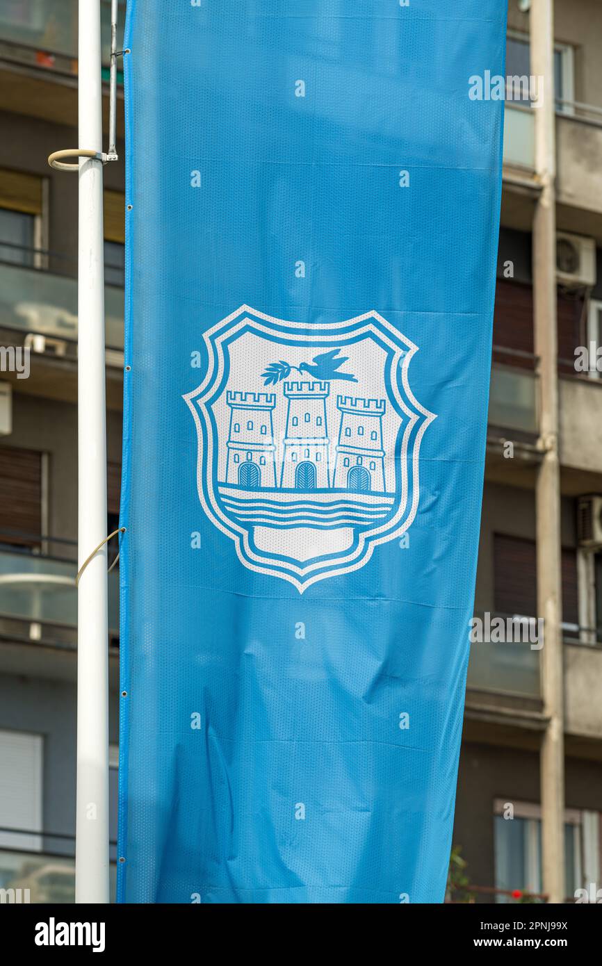 Novi traurige stadtflagge -Fotos und -Bildmaterial in hoher Auflösung ...