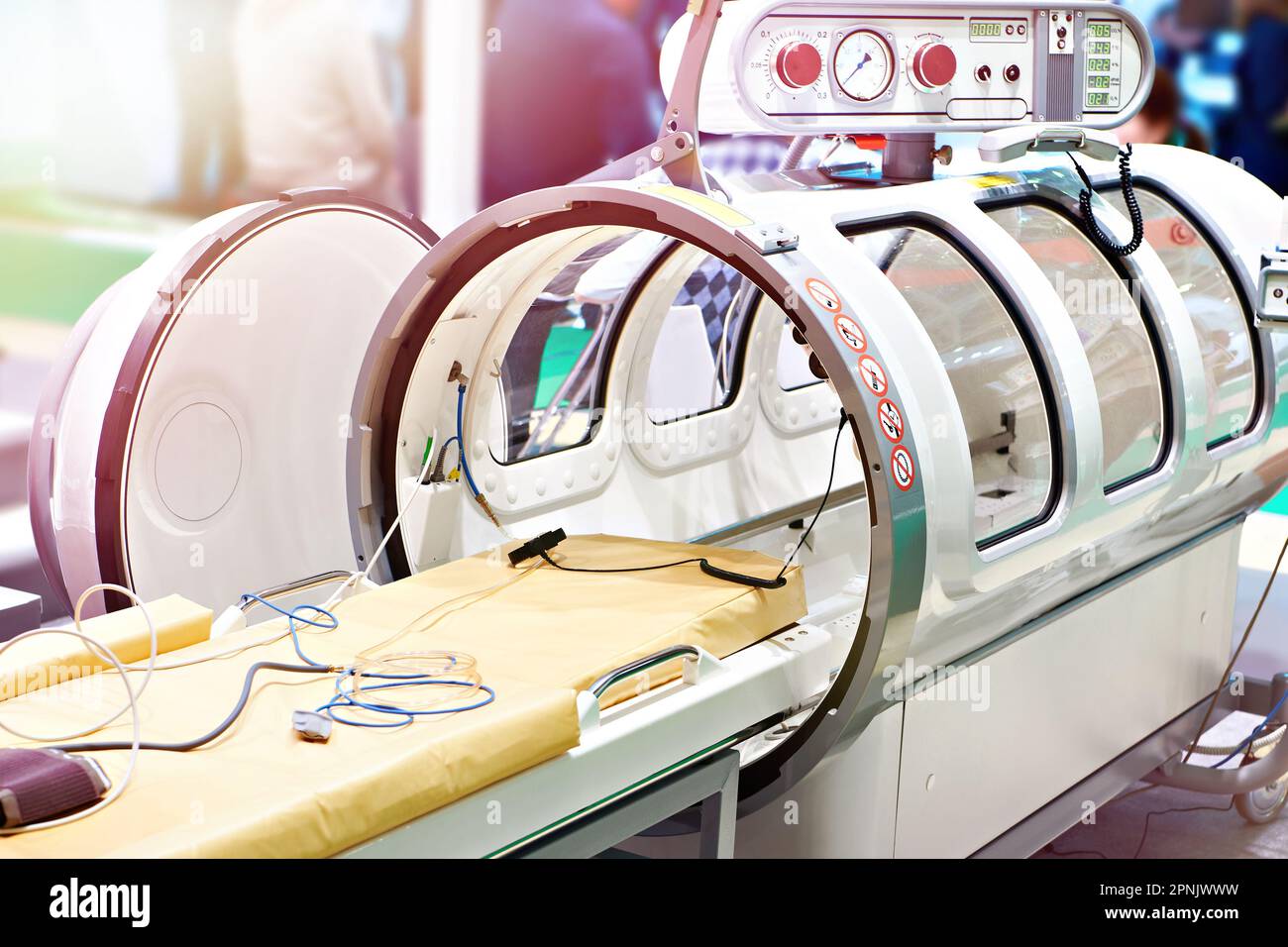 Hyperbare sauerstofftherapie -Fotos und -Bildmaterial in hoher ...