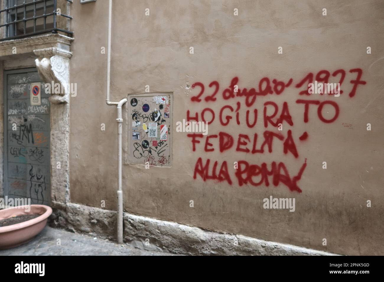 Rom italien spanische treppe la barcaccia brunnen feyenoord rotter ...