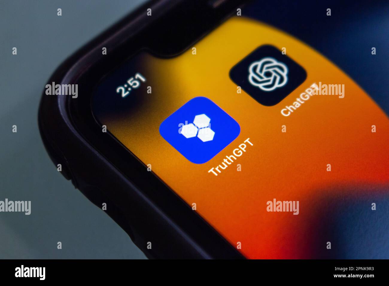 TruthGPT- und ChatGPT-Logos auf einem iPhone. TruthGPT ist eine generative KI-Plattform, die ...