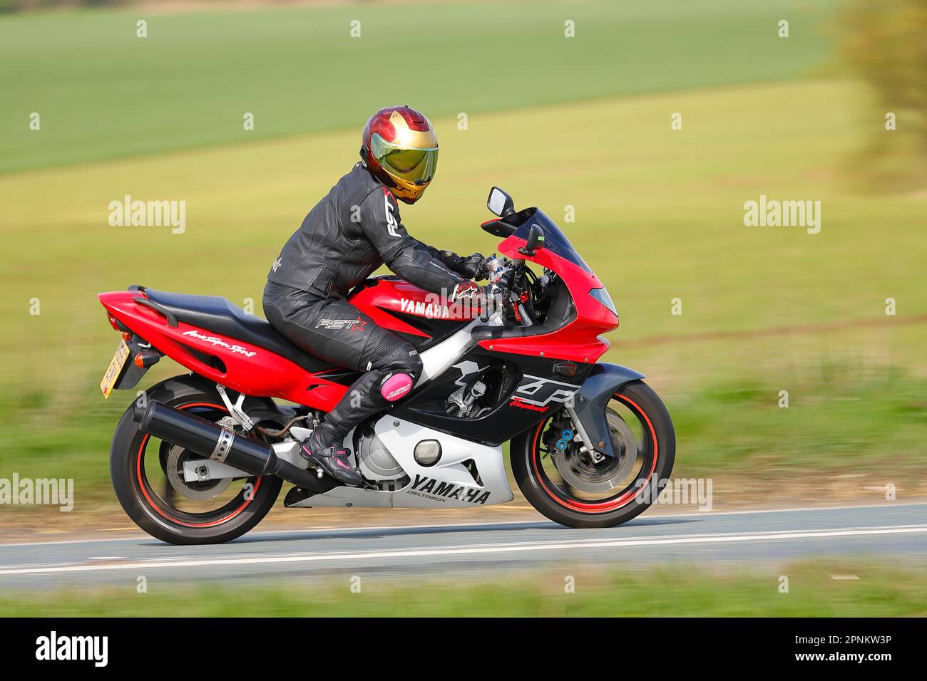 Rotes yamaha fahrrad -Fotos und -Bildmaterial in hoher Auflösung – Alamy