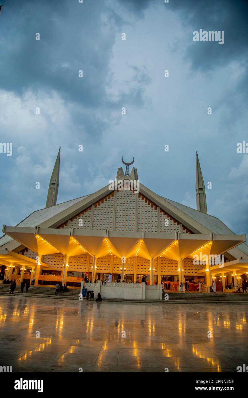 Der bewölkte Tag der Shah Faisal Moschee (Masjid), die moderne ...