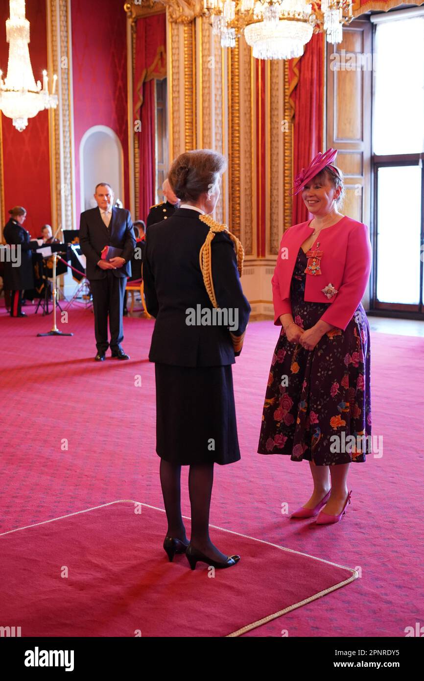 Dame Dawn Childs aus Bourton-on-the-Hill wurde von der Prinzessin Royal ...