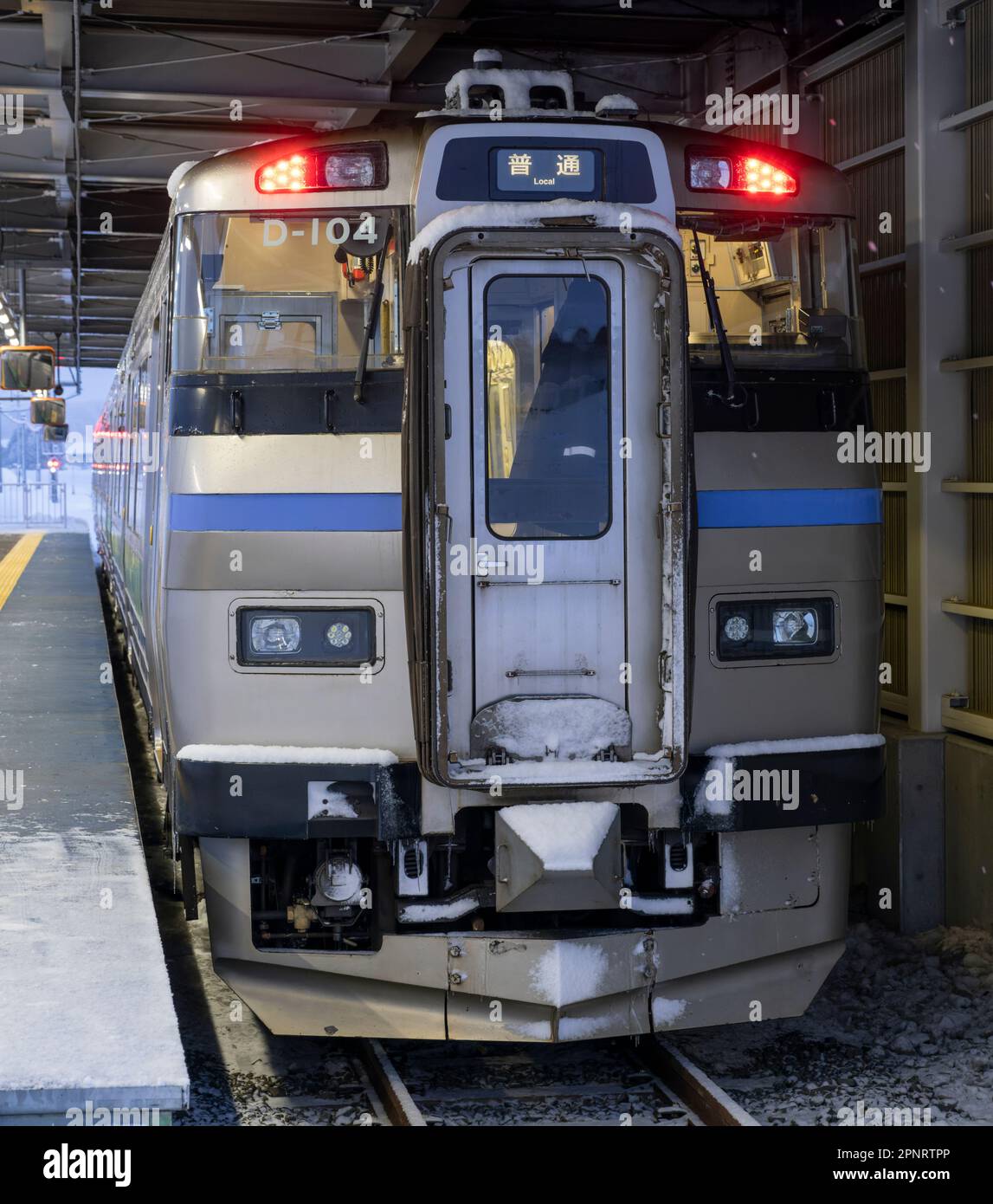 Ein Zug der JR Hokkaido KIHA 201-Serie am Bahnhof Kutchan in Japan Stockfotografie - Alamy