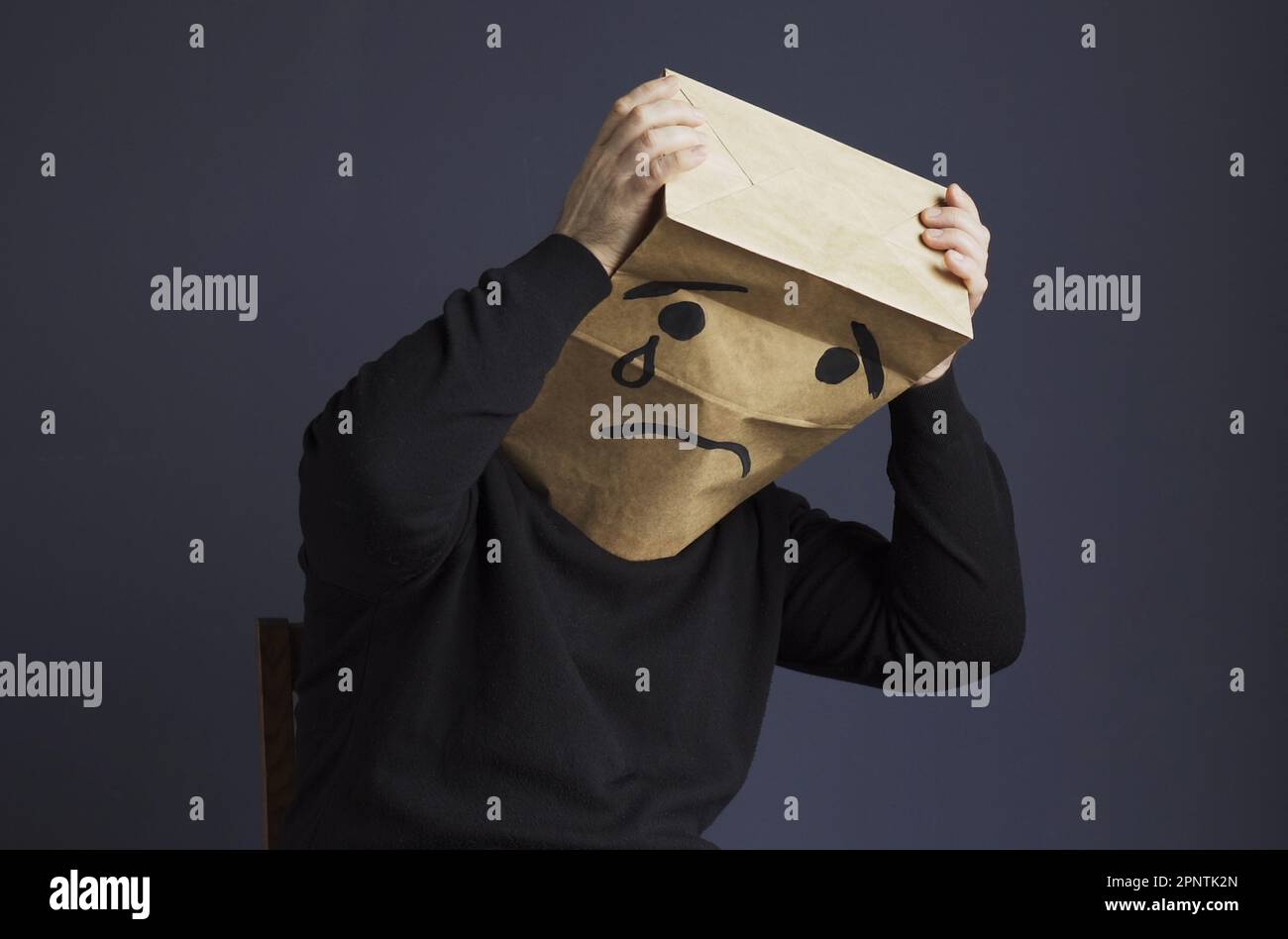 Weinender mann gezeichnet -Fotos und -Bildmaterial in hoher Auflösung – Alamy