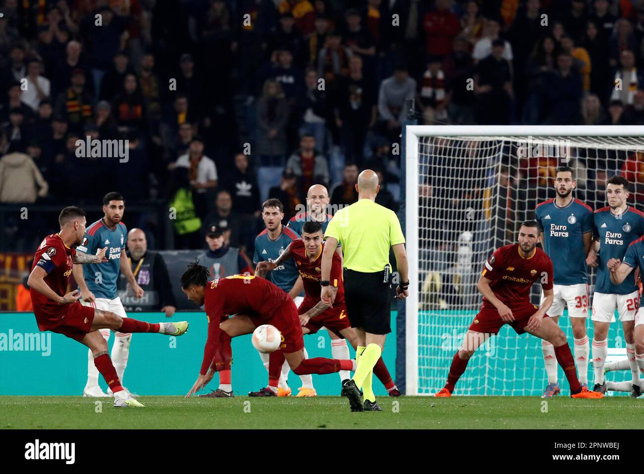 Rom, Italien. 20. April 2023. Lorenzo Pellegrini, Linke, von AS Roma ...