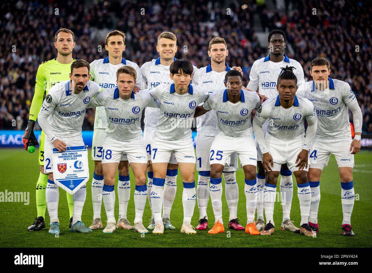 KAA Gent Team Shooting vor dem Kick off Back Row:- Davy Roef von KAA ... KAA Gent Team Shooting vor dem Kick off Back Row:- Davy Roef von KAA ...