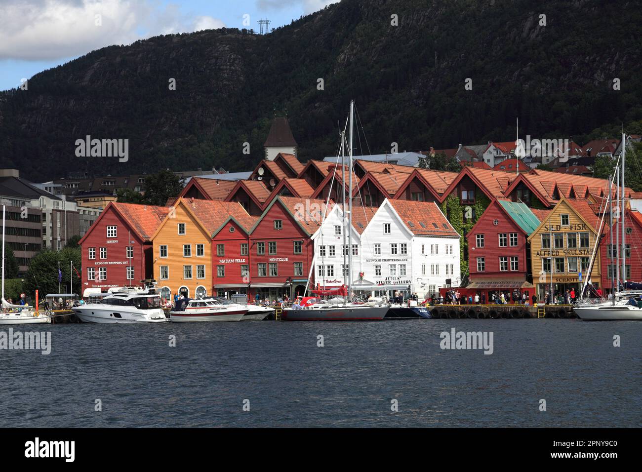 Alte Hansestätten aus Holz, die Teil des Bryggen sind und zum UNESCO-Weltkulturerbe gehören ...