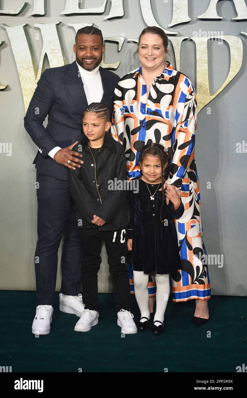 20. April 2023 London UK. JB Gill und Chloe Tangney bei der ...