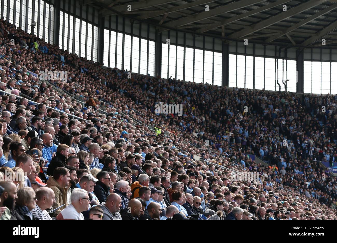 Coventry City Fans auf den Tribünen während des Sky Bet Championship ...