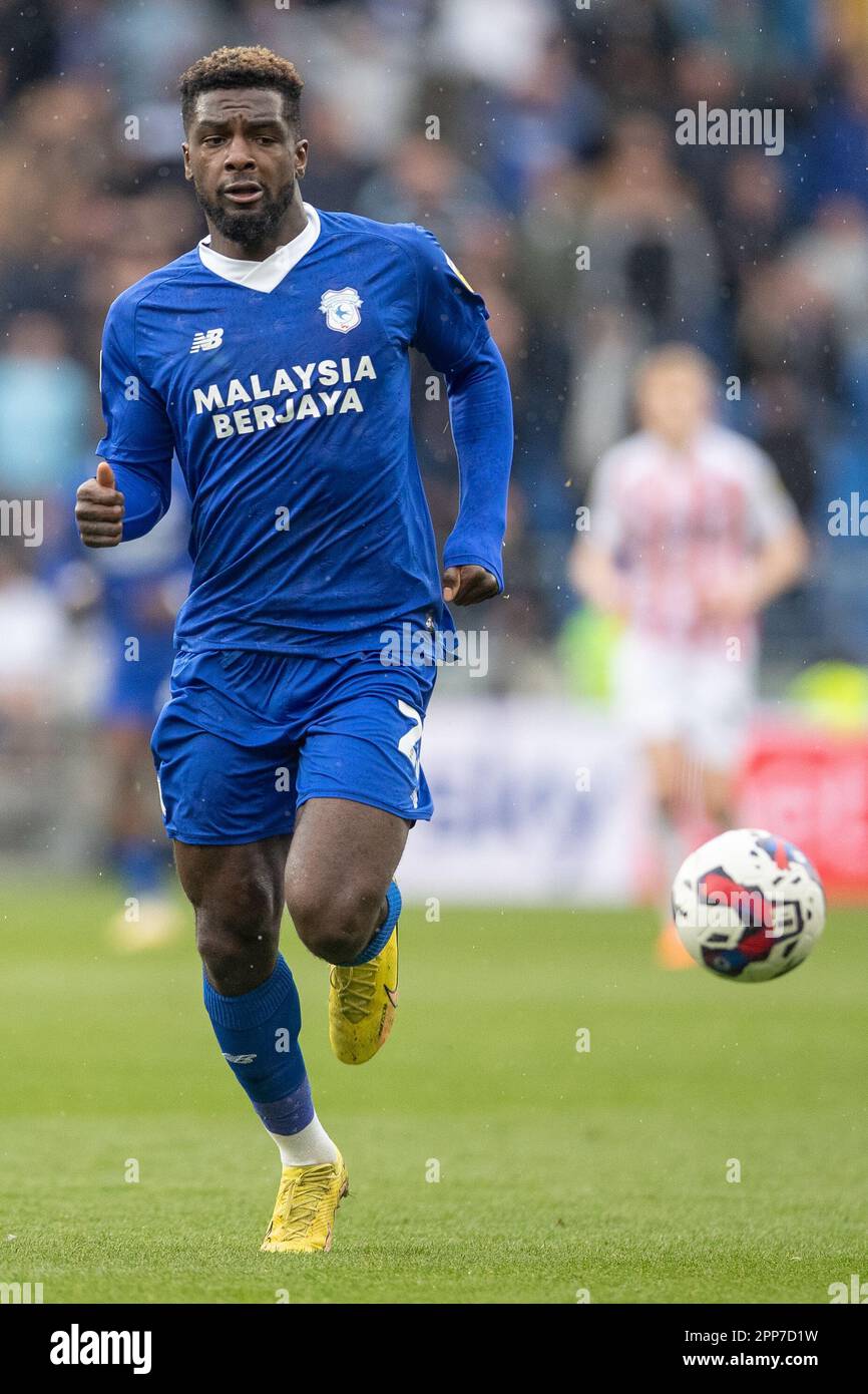 Cedric Kipre #23 aus Cardiff City verfolgt den Ball während des Sky Bet Championship-Spiels ...