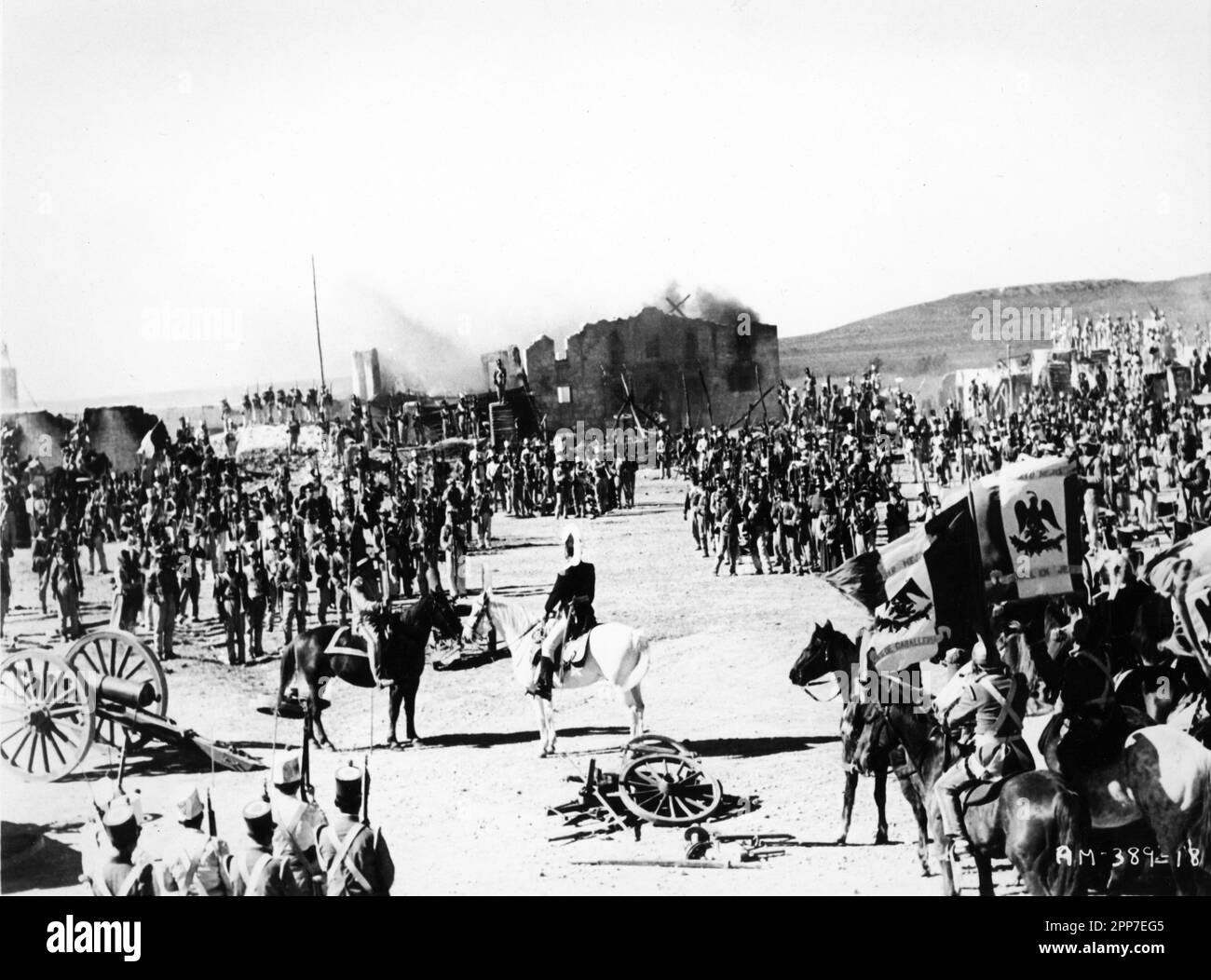 John wayne the alamo Schwarzweiß-Stockfotos und -bilder - Alamy
