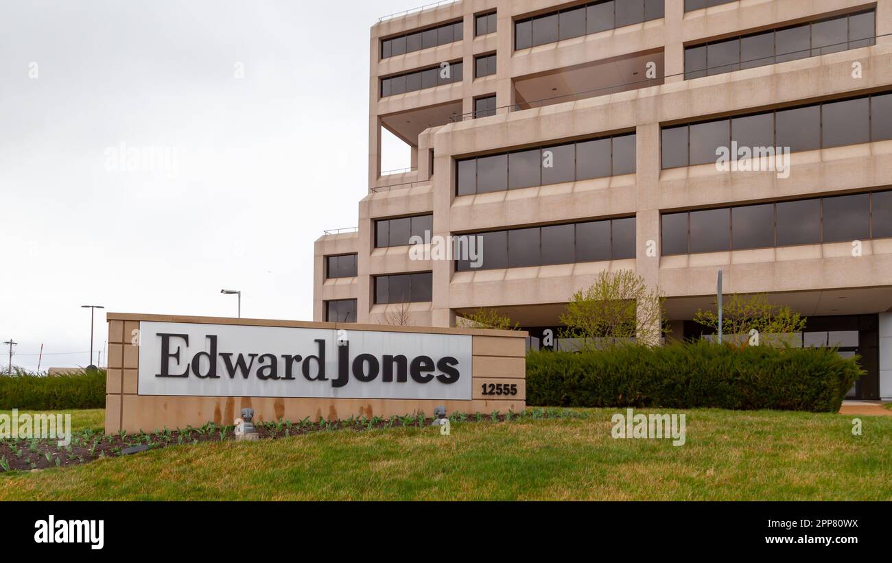 Edouard louis -Fotos und -Bildmaterial in hoher Auflösung – Alamy