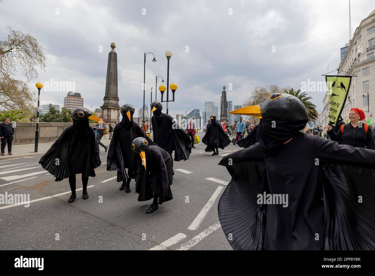 London, Großbritannien. 22. April 2023. Demonstranten sahen, wie sie ...