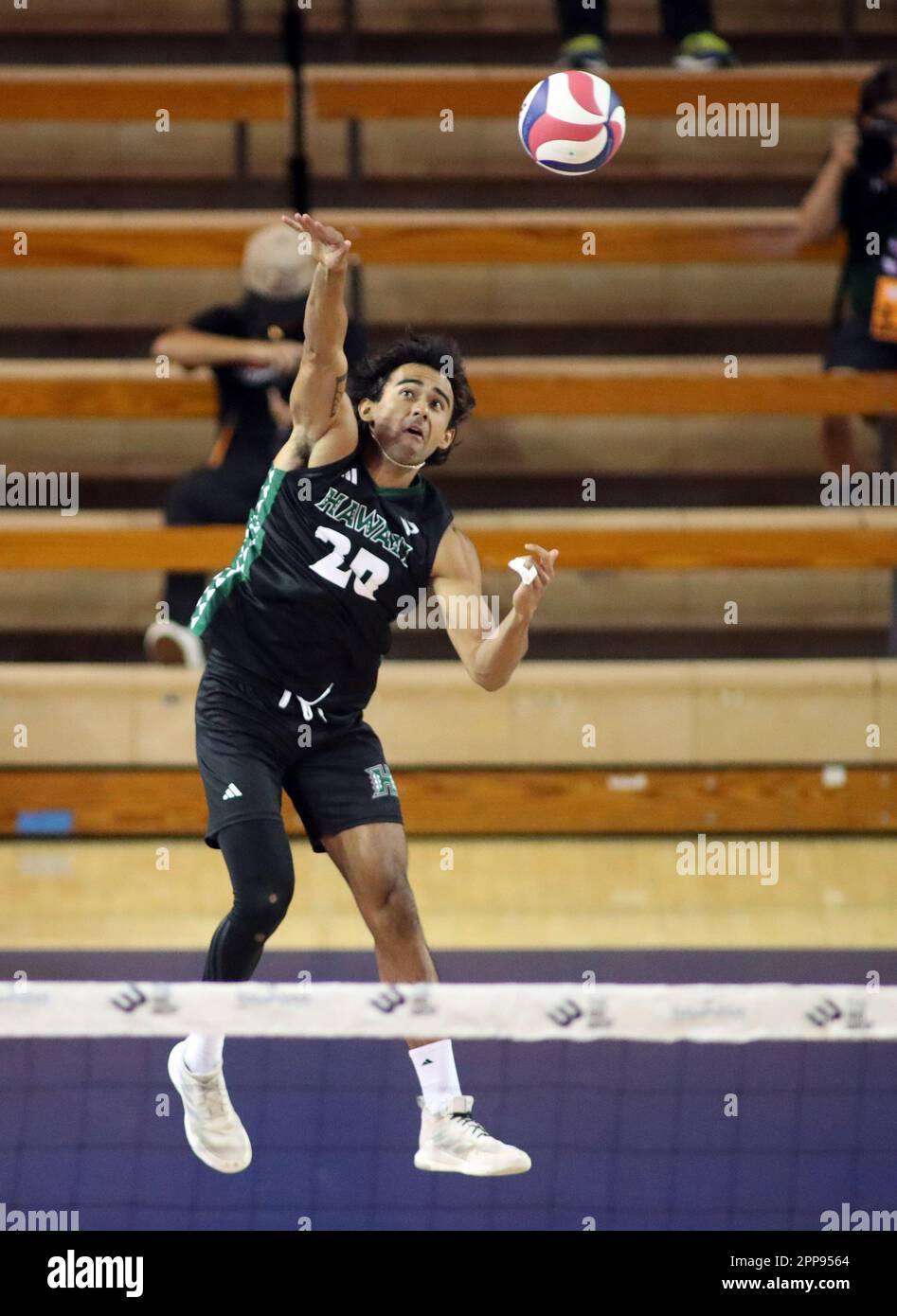 22. April 2023 - Hawaii Rainbow Warriors Keoni Thiim #20 bietet ein Ass ...