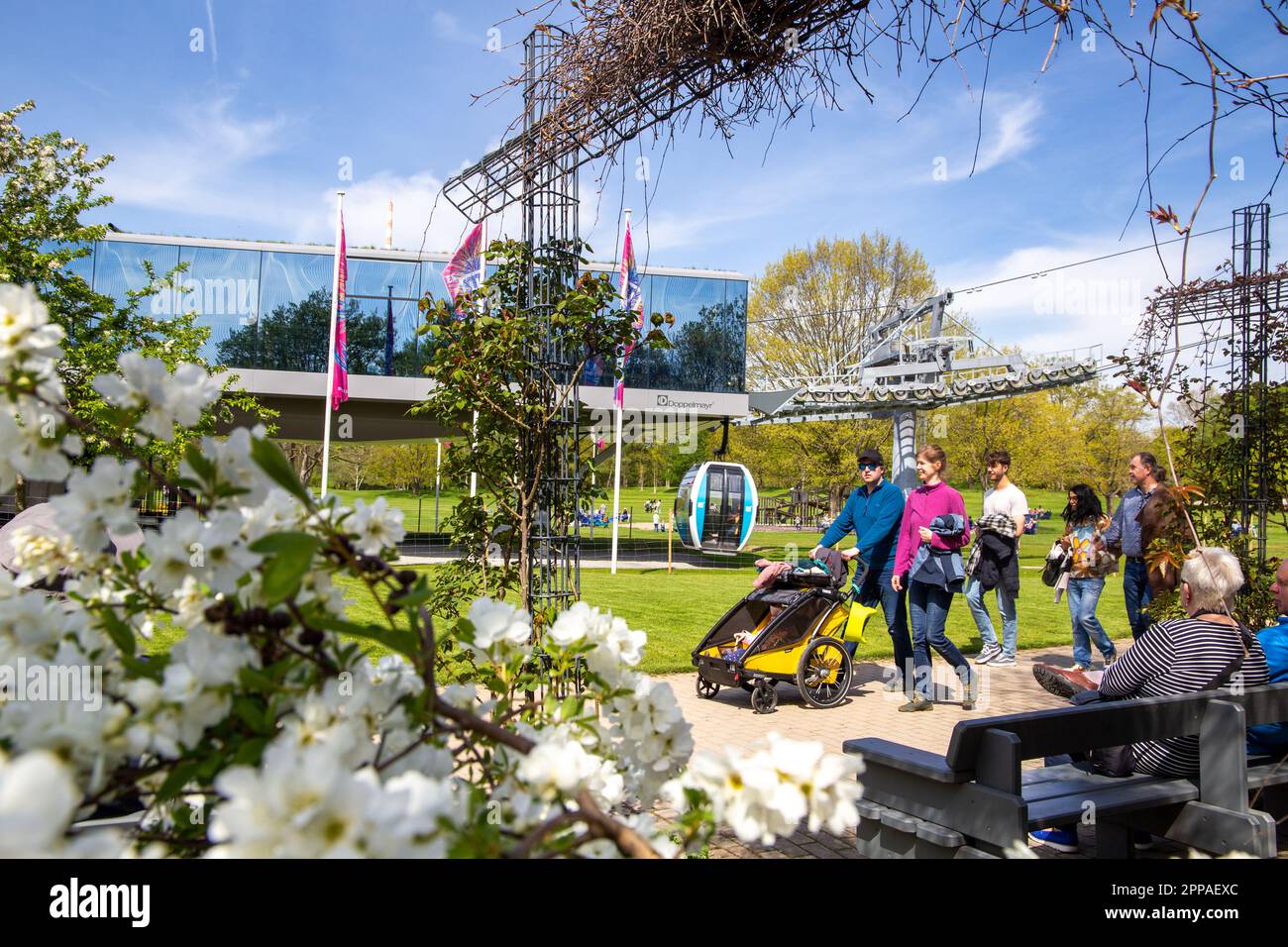 BUGA (Bundesgartenschau) Mannheim 2023: Die Seilbahn verbindet die beiden Messegelände ...