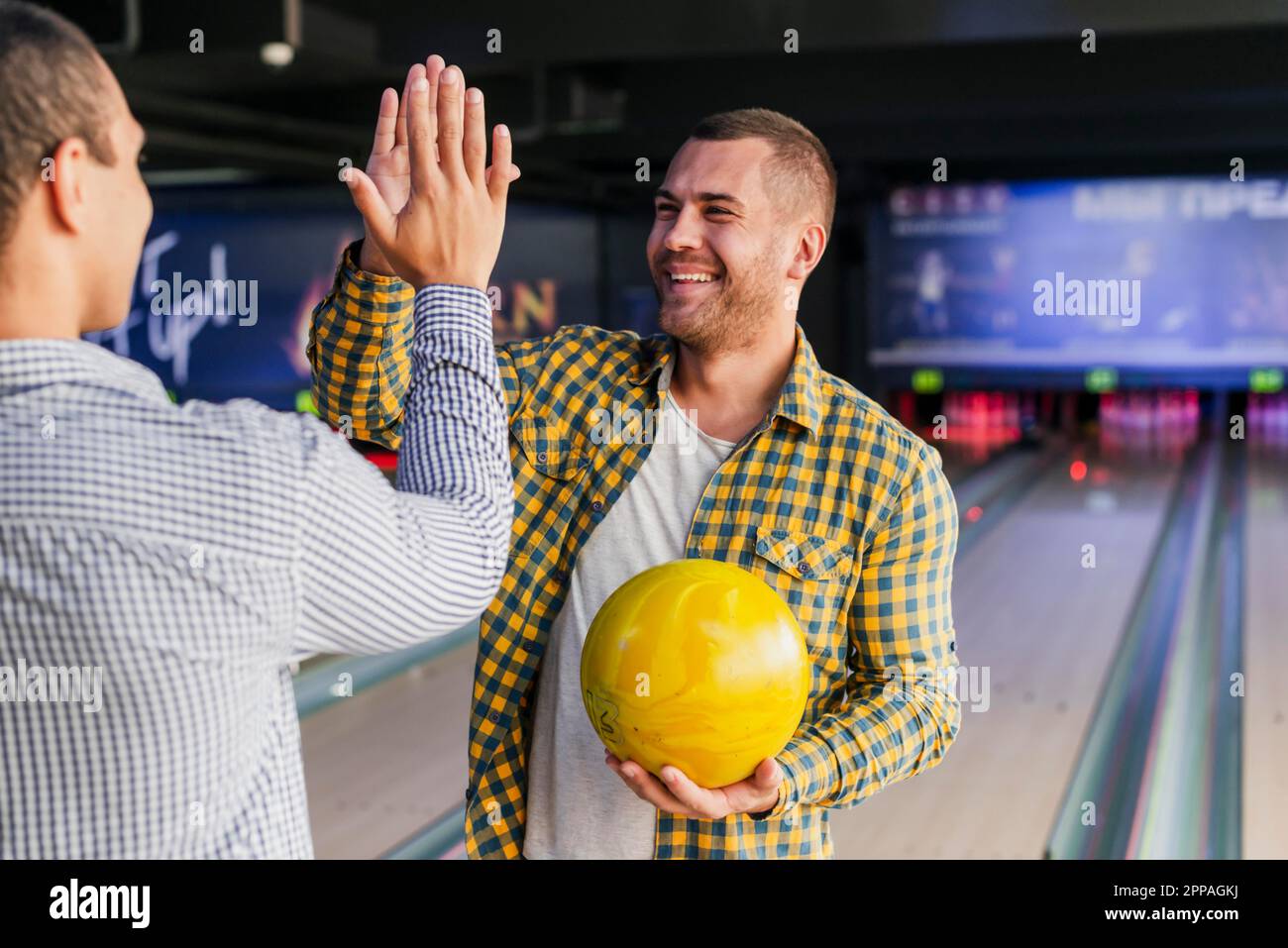 Bowlingkugel fit -Fotos und -Bildmaterial in hoher Auflösung – Alamy