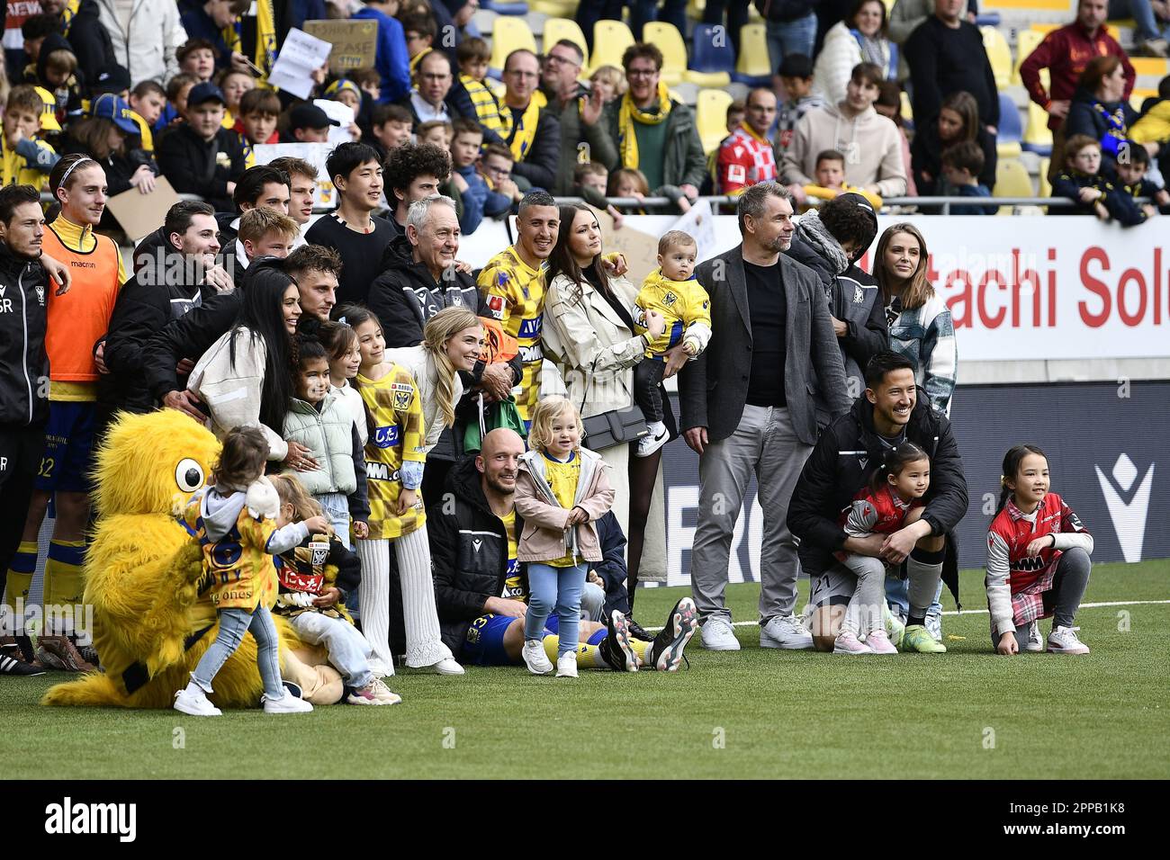 Sint Truiden, Belgien. 23. April 2023. Die Spieler von STVV wurden nach ...