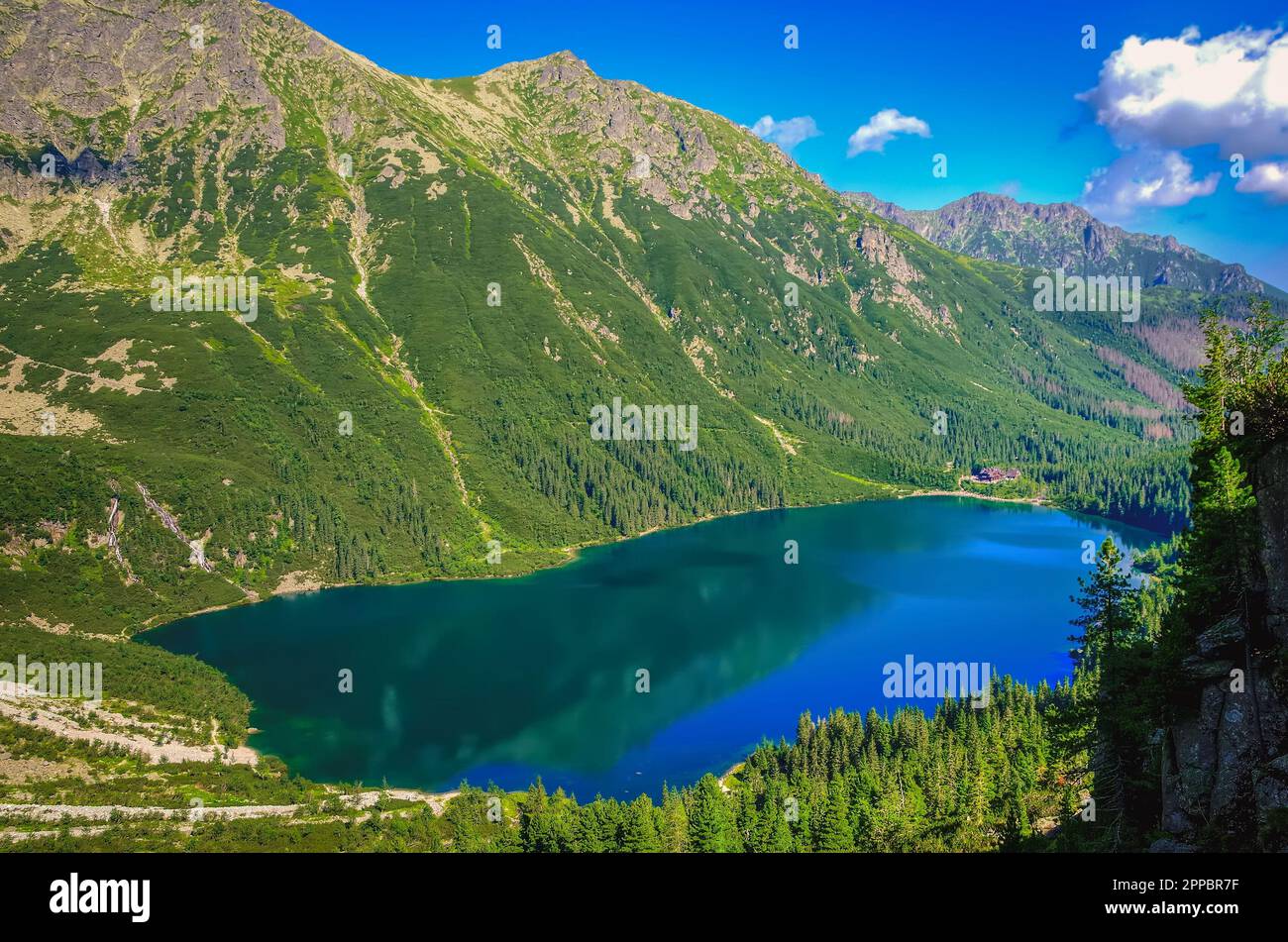 Wunderschöner blauer See in den polnischen Bergen. Morskie Oko (Sea Eye ... Wunderschöner blauer See in den polnischen Bergen. Morskie Oko (Sea Eye ...