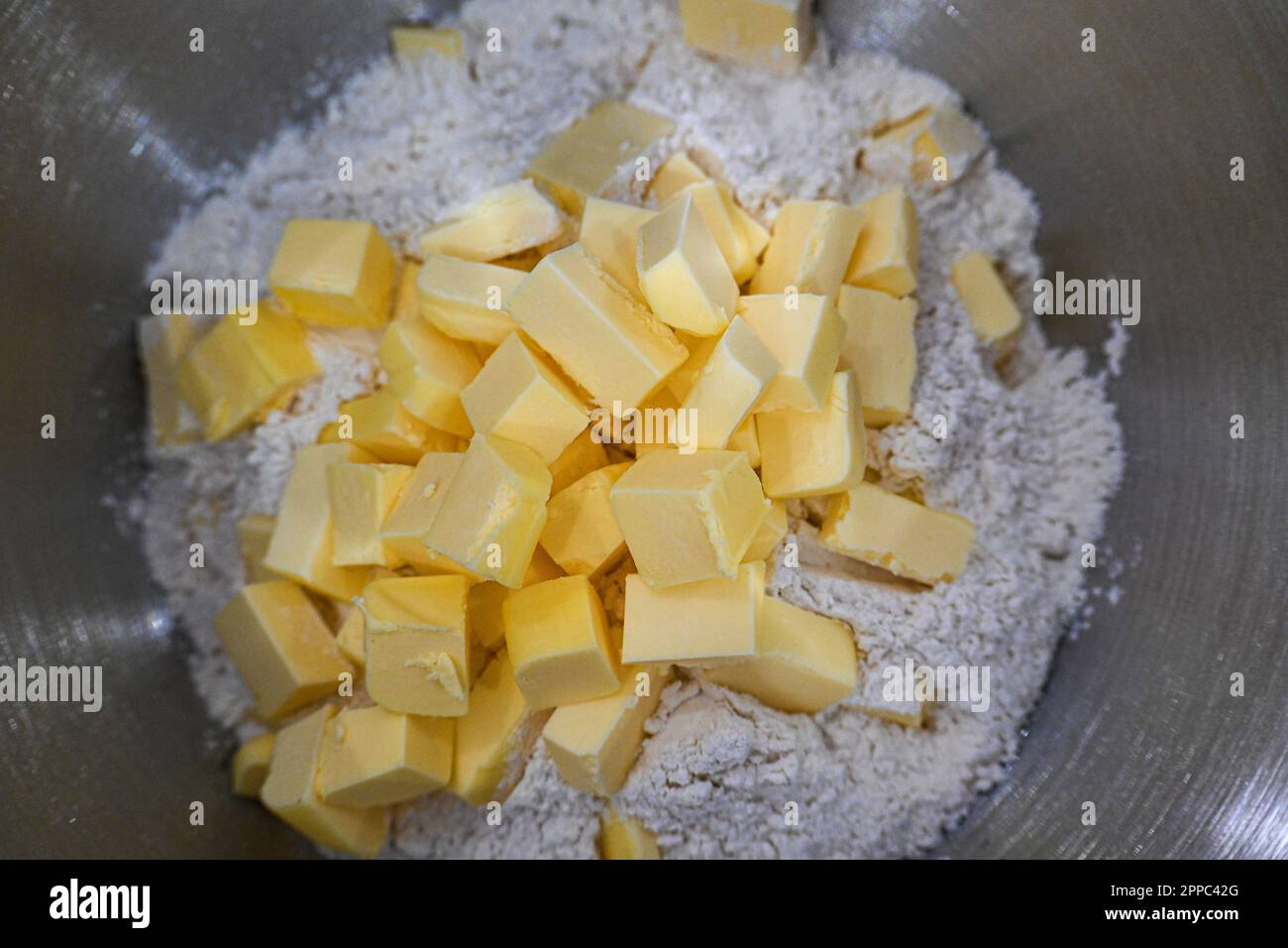 Teig mehl zucker butter -Fotos und -Bildmaterial in hoher Auflösung – Alamy