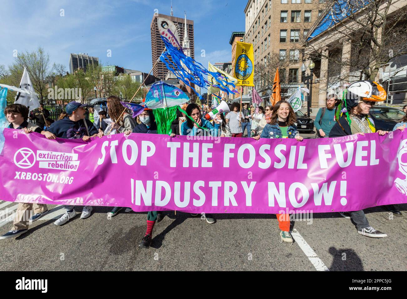 21. April 2023. Boston, Massachusetts. Mitglieder der Extinction ...