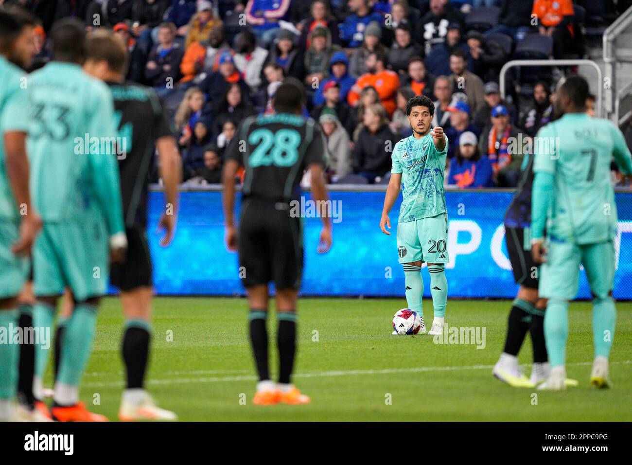 Portland Timbers midfielder Evander (20) prepares to take a free kick ...