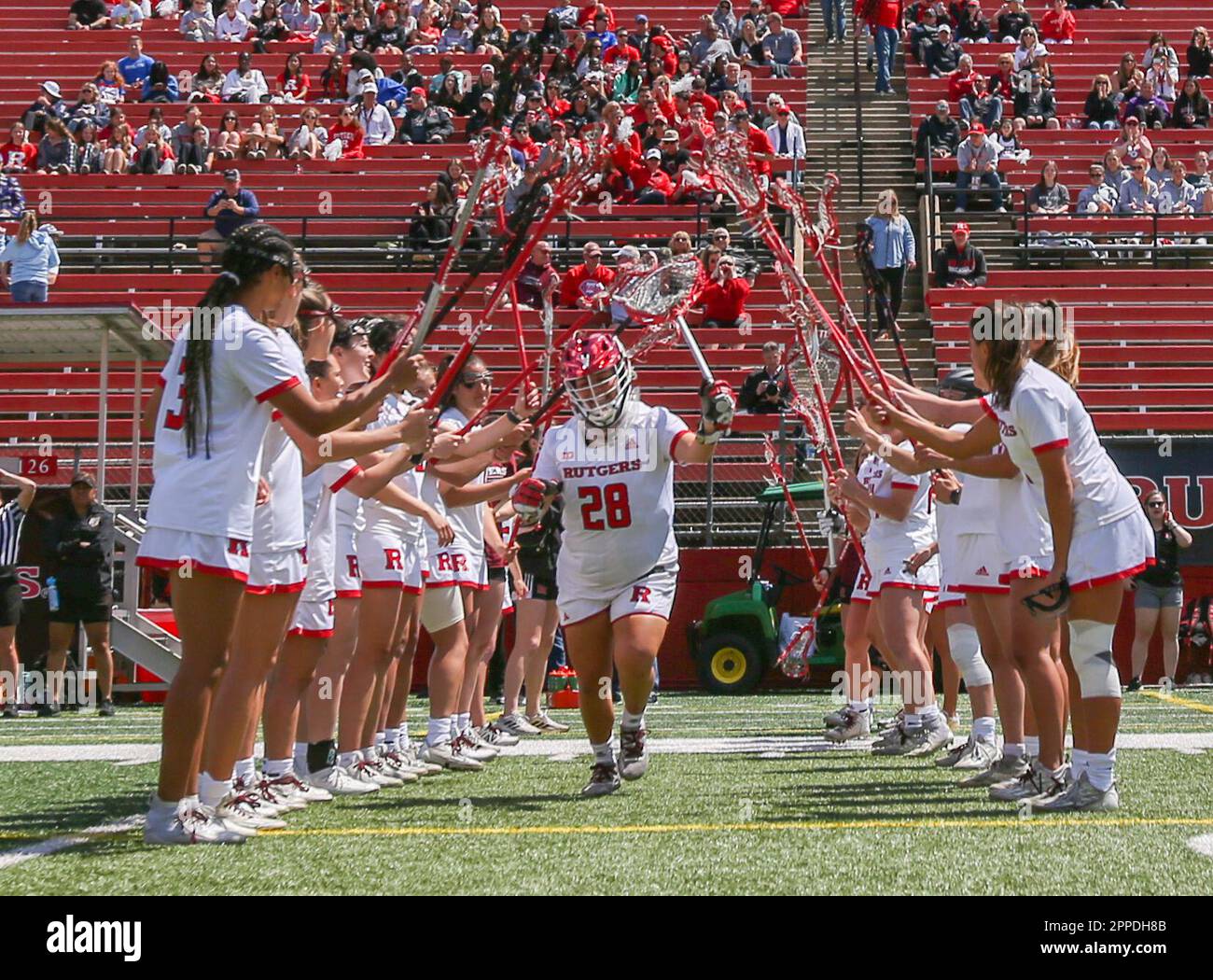 23. April 2023: Rutgers Goalie Sophia Cardello (28) wird als Vorspeise ...