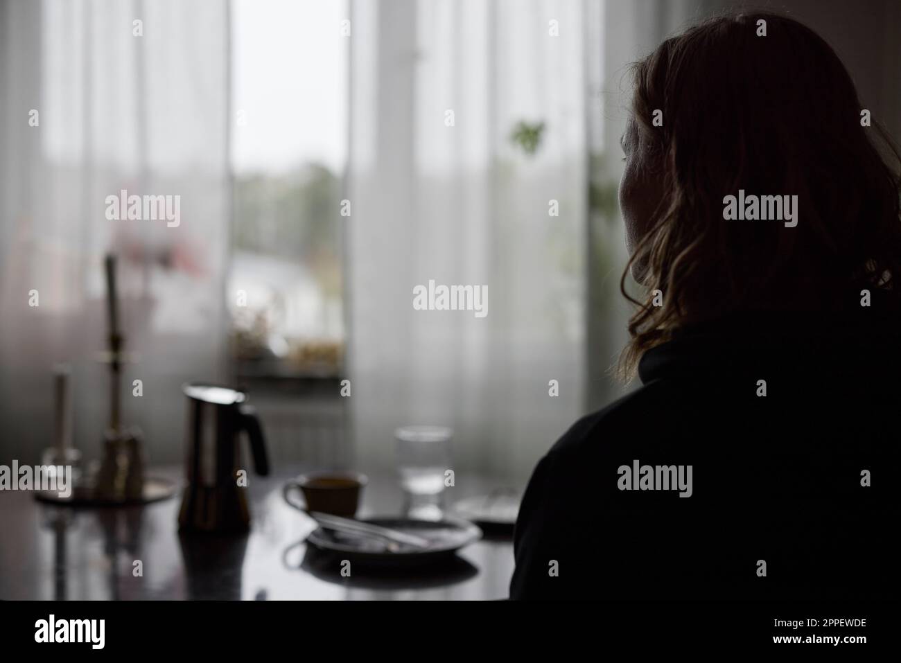 Silhouette düster menschen -Fotos und -Bildmaterial in hoher Auflösung – Alamy