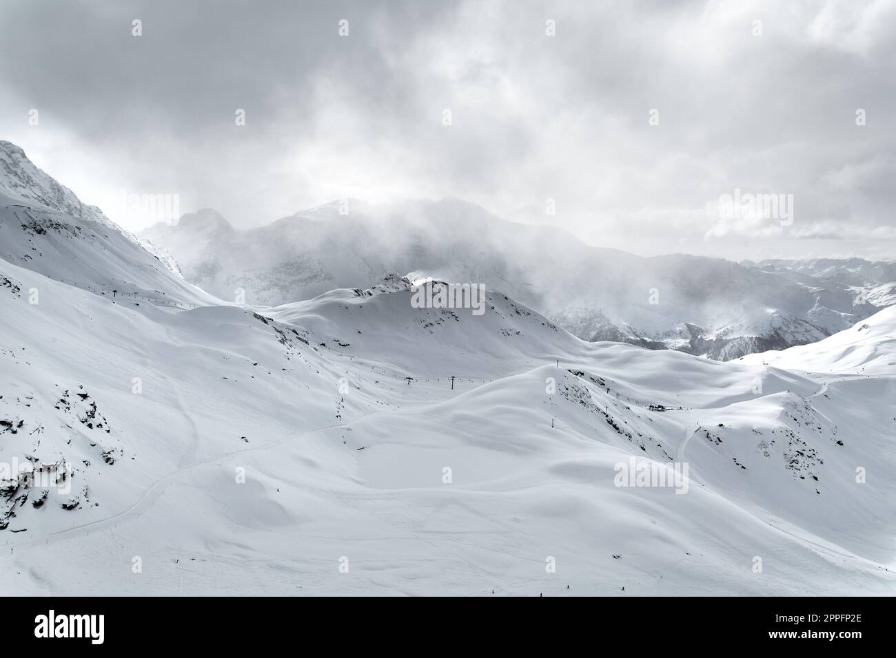 Skiing piste -Fotos und -Bildmaterial in hoher Auflösung – Alamy