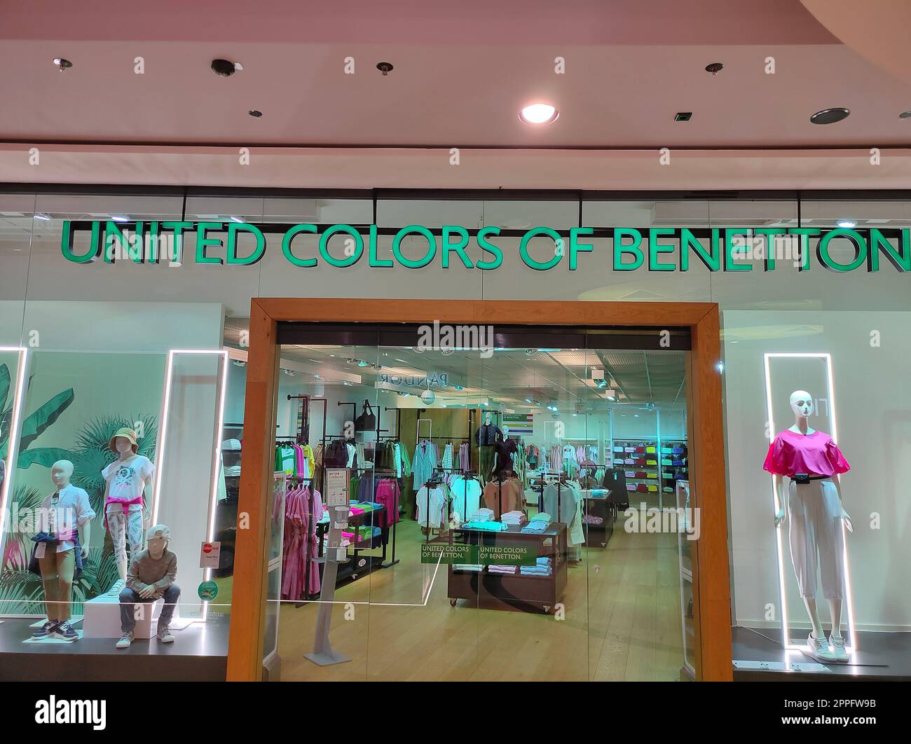 United colors benetton -Fotos und -Bildmaterial in hoher Auflösung – Alamy