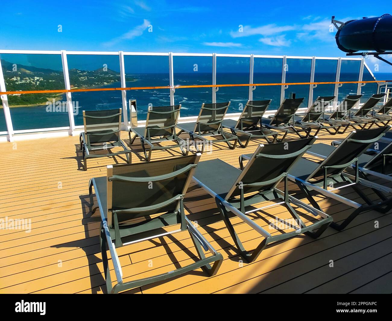 Kreuzfahrtschiff und deck -Fotos und -Bildmaterial in hoher Auflösung ...