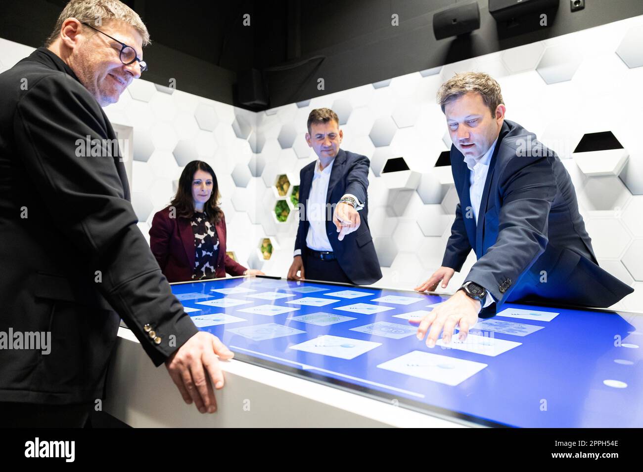 Volkswagen works in wolfsburg -Fotos und -Bildmaterial in hoher ...