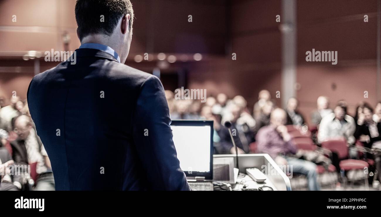 Mit leuten reden -Fotos und -Bildmaterial in hoher Auflösung – Alamy