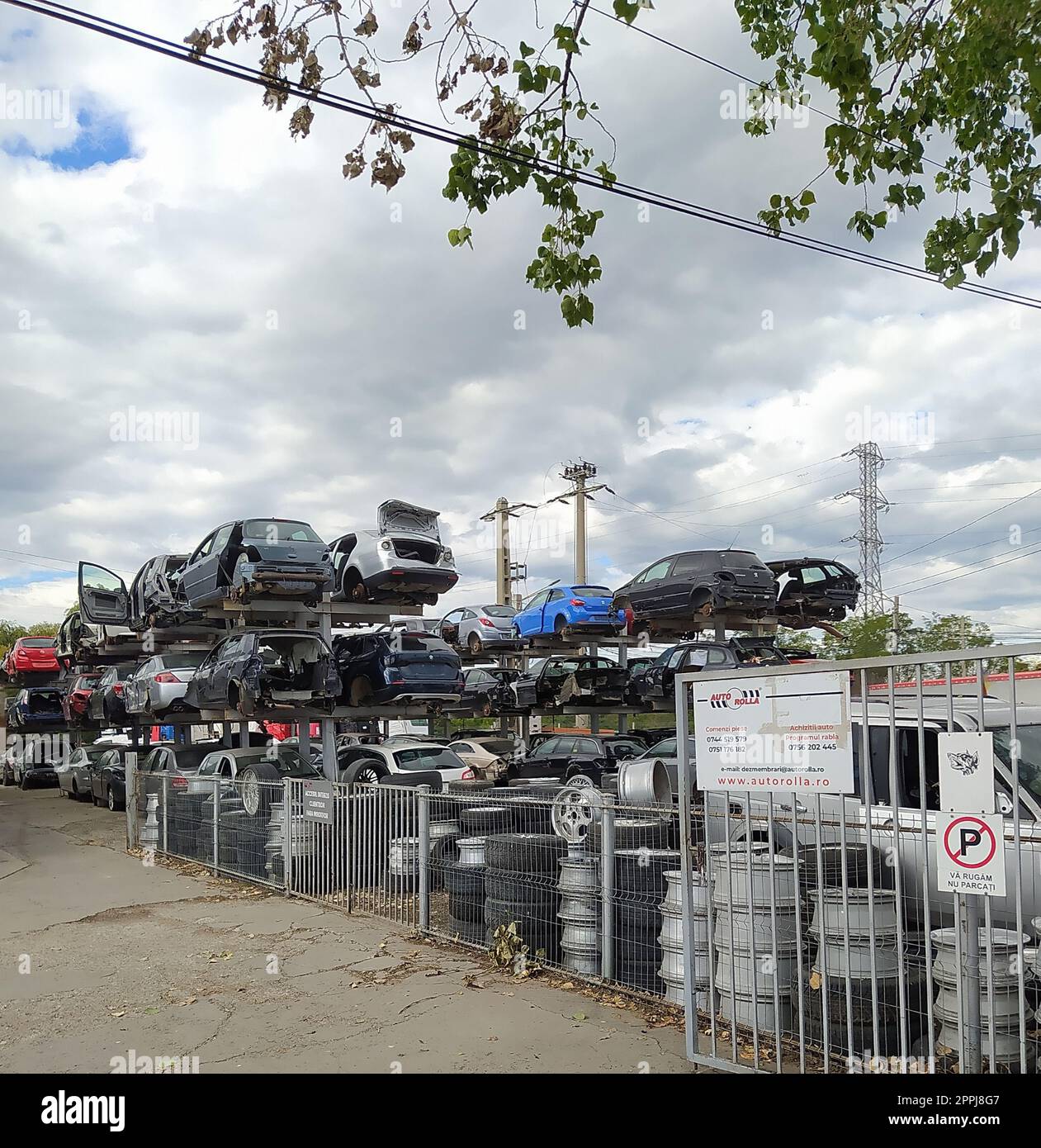 Alte autos im schrottplatz -Fotos und -Bildmaterial in hoher Auflösung ...
