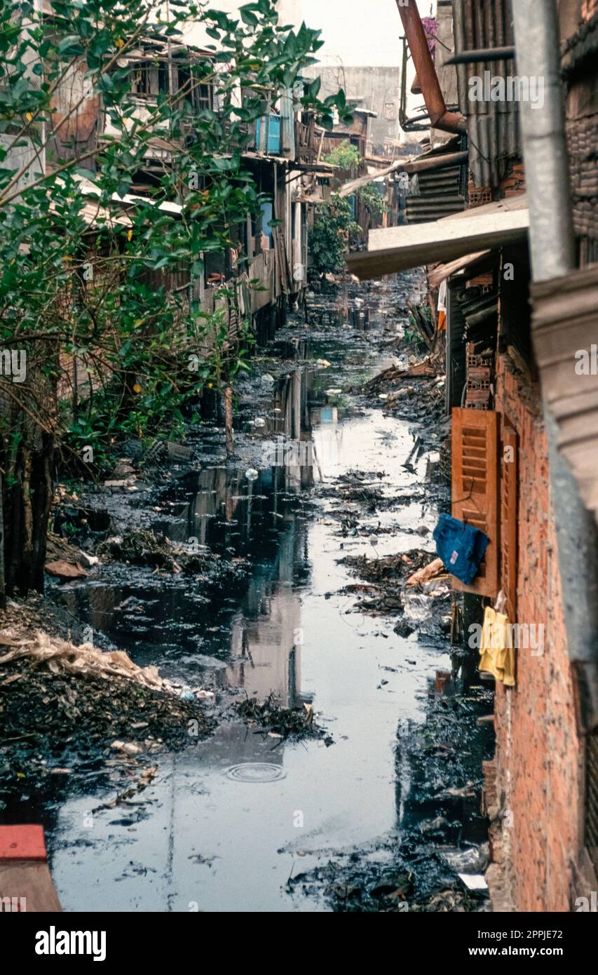 Gescannte Fotografie des Slums in der Altstadt von Saigon, Ho Chi Ming ...