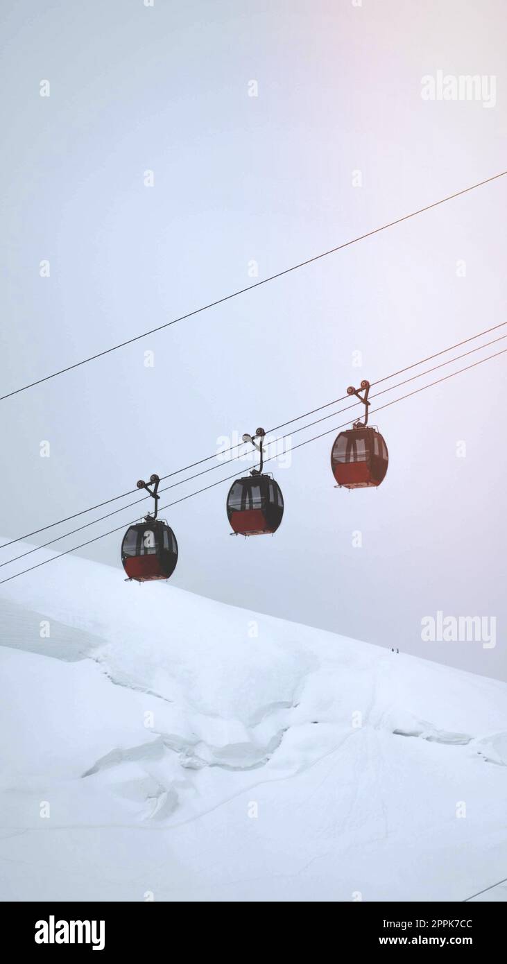 Autotransport durch die alpen -Fotos und -Bildmaterial in hoher ...