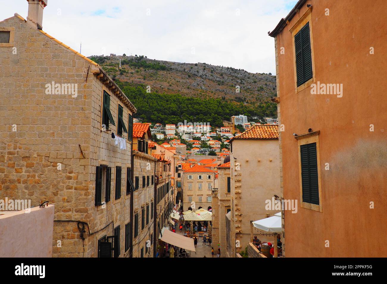 Dubrovnik, Kroatien, 08,14. 2022. Enge Gassen der antiken Stadt. Die ...