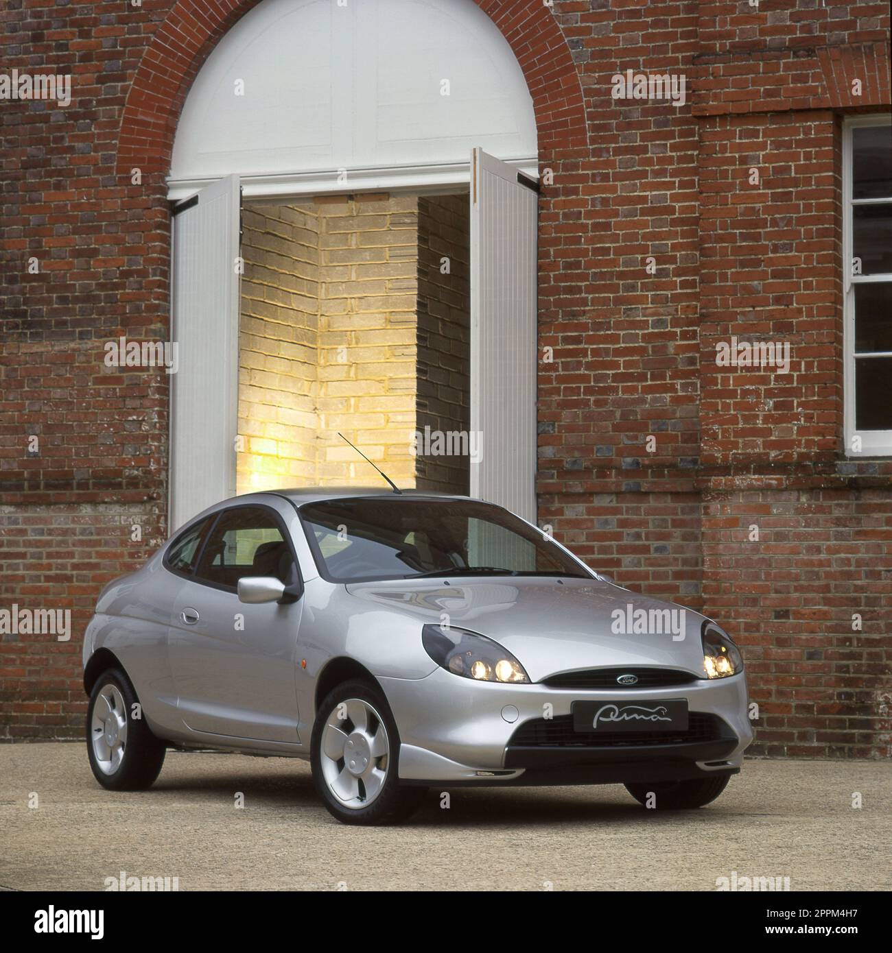 Ford puma coupe -Fotos und -Bildmaterial in hoher Auflösung – Alamy