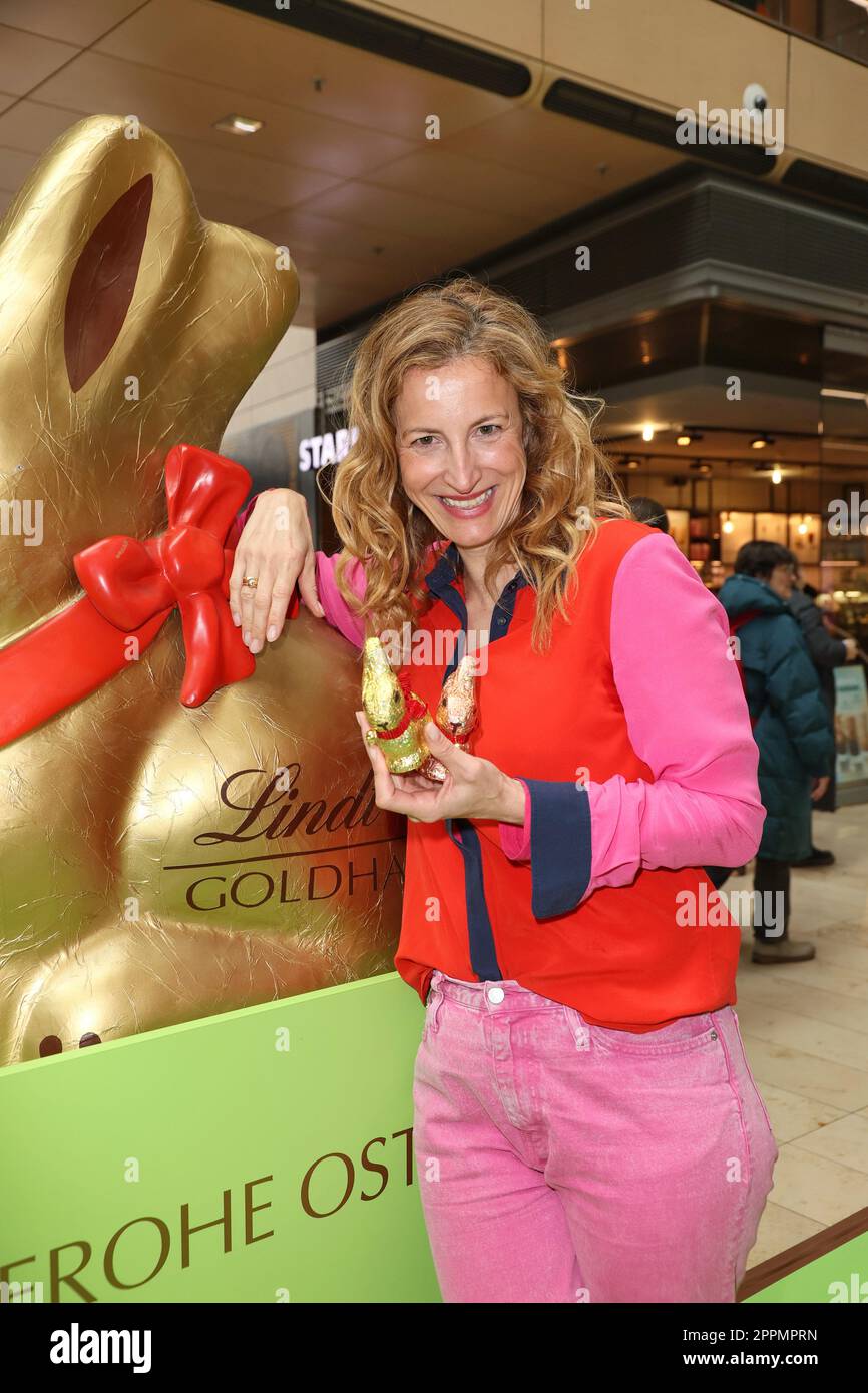 Ilka Petersen, Charity Osterhasen Verkauf zu Gunsten des Kinder Club ...